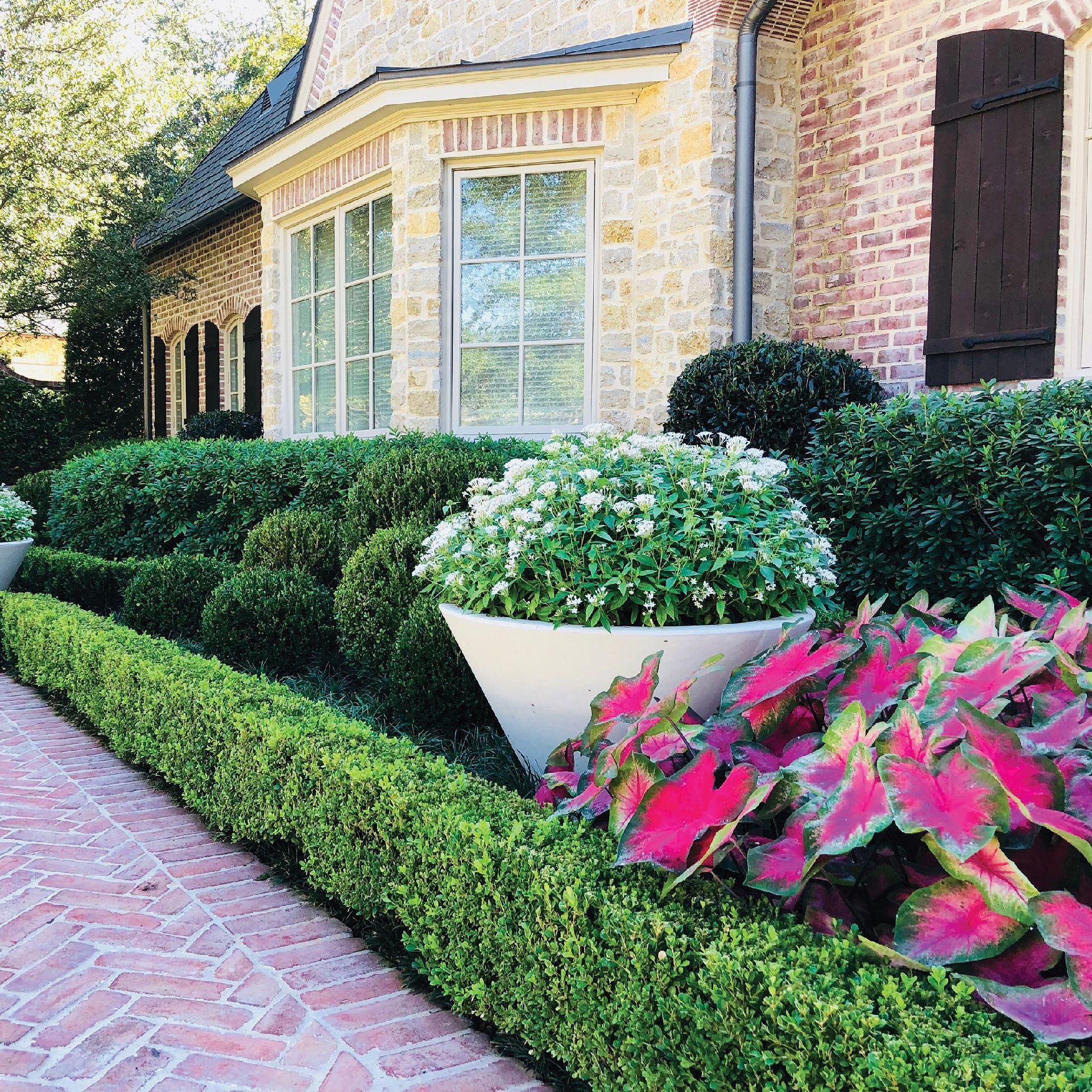 Jackson Pottery | JCS-86408 Strobile Planter, 24.5 in.